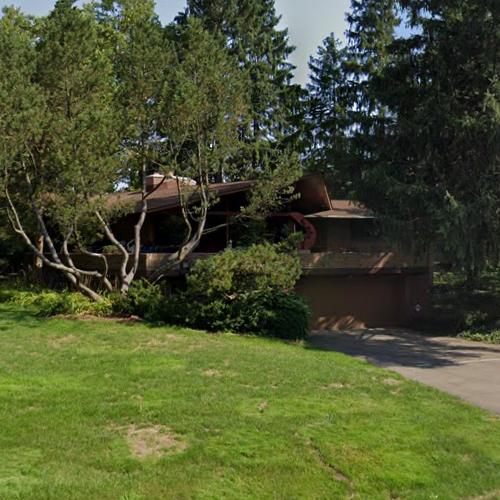 'Walker House' by Harold Turner in Bloomfield Hills, MI (Google Maps)