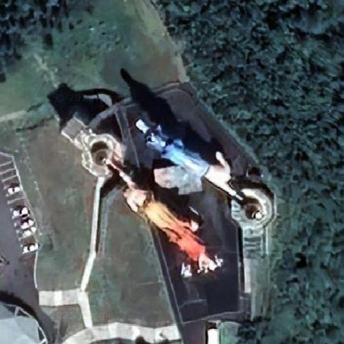"The Flying Kiss" giant sculptures in Fuling, China - Virtual Globetrotting