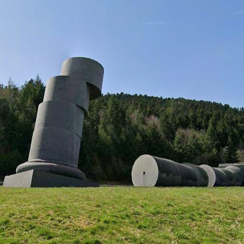 The Broken Column in Chabreloche, France - Virtual Globetrotting