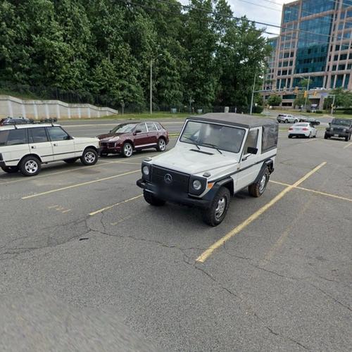 Mercedes-Benz G-Wagon and Porsche Cayenne in Abingdon, VA (Google Maps)