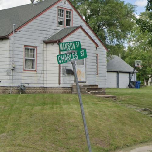 The intersection of Charles and Manson streets in Waterloo, IA (Google ...