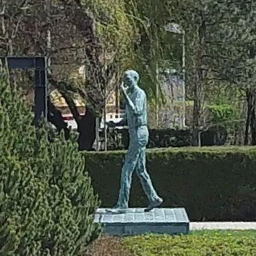 Steve Jobs memorial statue in Budapest, Hungary (Google Maps)