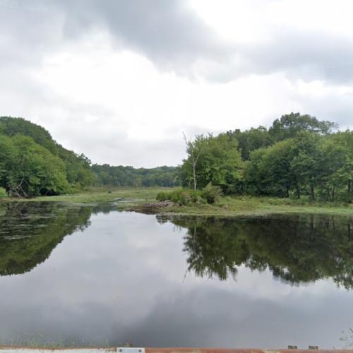 Kelley Pond in Middlebury, CT (Google Maps)