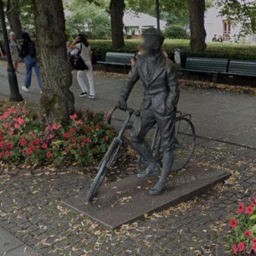 Gunnar Sønsteby in Oslo, Norway - Virtual Globetrotting