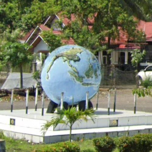 Equator marker in Kotoaur, Indonesia (Google Maps) (#4)