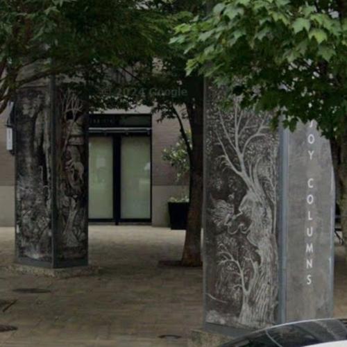 Lovejoy Columns in Portland, OR - Virtual Globetrotting
