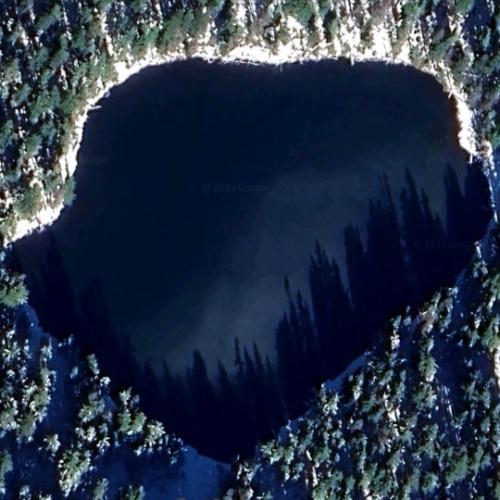 Stormy Lake in Crescent Lake Junction, OR - Virtual Globetrotting