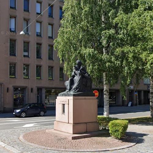 Zachris Topelius statue in Vaasa, Finland - Virtual Globetrotting