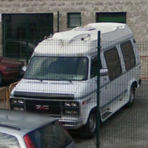 GMC Vandura 2500 in LLanera, Spain - Virtual Globetrotting
