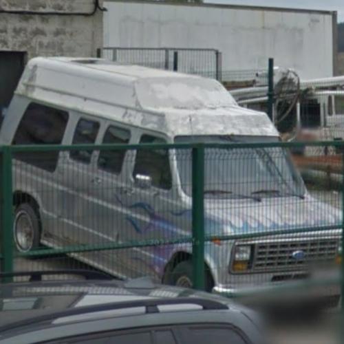 1990 Ford Econoline in LLanera, Spain - Virtual Globetrotting