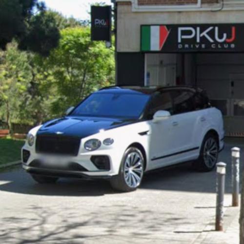 Bentley Bentayga Azure in Madrid, Spain (Google Maps)