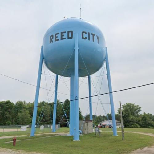 Reed City water tower in Reed City, MI (Google Maps)