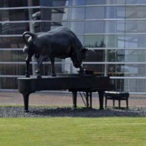 'Chapman's Homer' by Michael Parekowhai in Christchurch, New Zealand ...